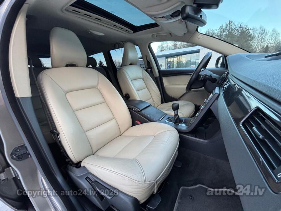 Brūns Volvo V70 2008 Paide, ar dzinēja tilpumu 2.00 L un nobraukumu 427 tūkst. km par 3790 €, foto 9 vietnē AUTOMOTO.COM.LV