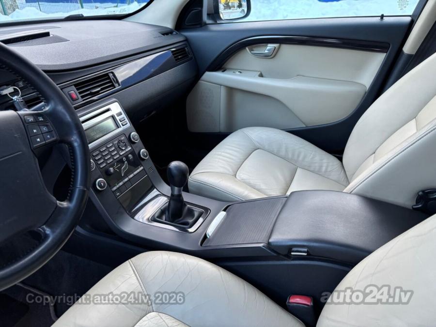 Brūns Volvo V70 2008 Paide, ar dzinēja tilpumu 2.00 L un nobraukumu 427 tūkst. km par 3790 €, foto 11 vietnē AUTOMOTO.COM.LV