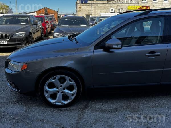 Brown Volvo V70 2008 in Daugavpils, with an engine capacity of 2.40 L and mileage of 0 thousand km for 4250 €, photo 7 on AUTOMOTO.COM.LV