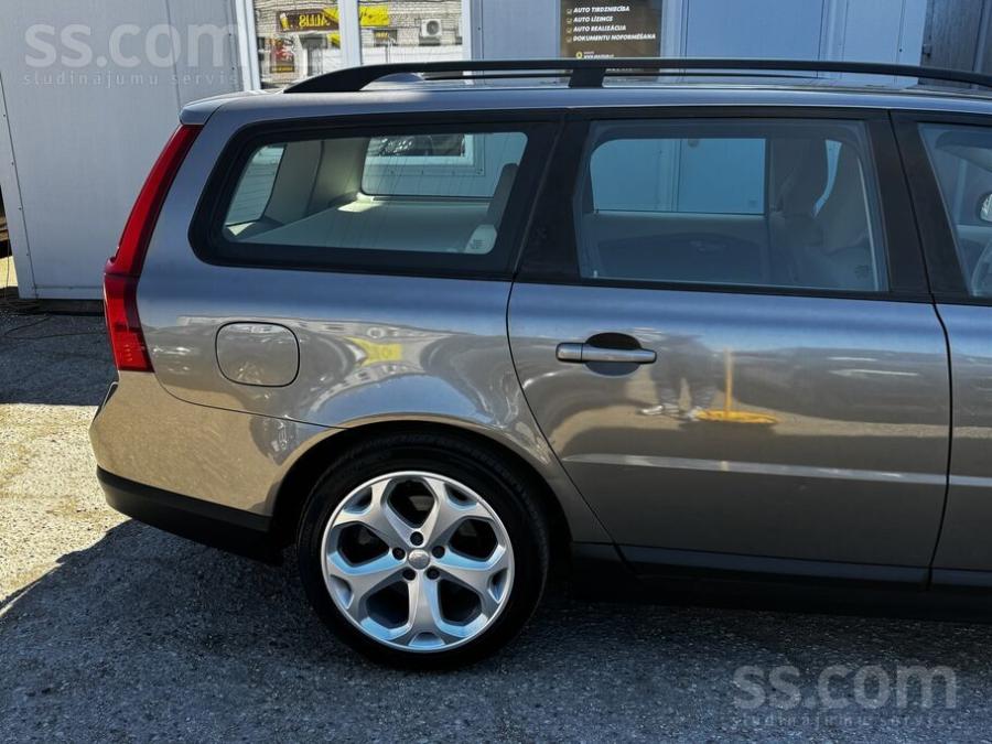 Brūns Volvo V70 2008 Daugavpils, ar dzinēja tilpumu 2.40 L un nobraukumu 0 tūkst. km par 4250 €, foto 9 vietnē AUTOMOTO.COM.LV