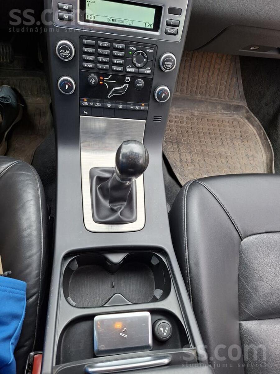 Brown Volvo V70 2008 in Limbazi, with an engine capacity of 2.00 L and mileage of 427 thousand km for 2500 €, photo 7 on AUTOMOTO.COM.LV