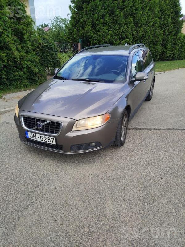 Brown Volvo V70 2008 in Riga, with an engine capacity of 2.40 L and mileage of 352 thousand km for 3850 €, photo 1 on AUTOMOTO.COM.LV