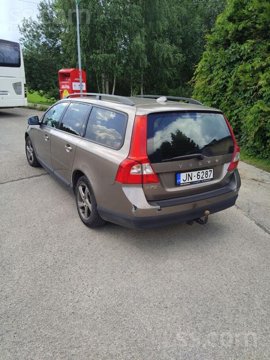 Brown Volvo V70 2008 in Riga, with an engine capacity of 2.40 L and mileage of 352 thousand km for 3850 €, photo 4 on AUTOMOTO.COM.LV