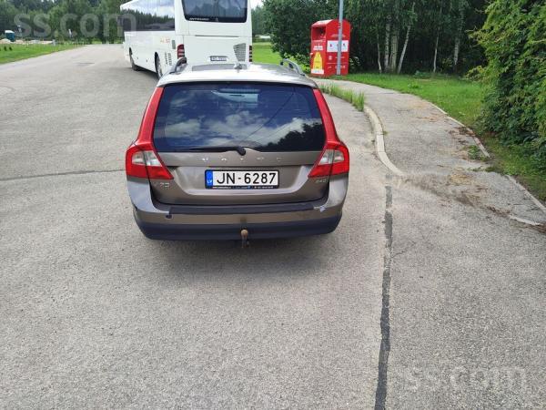 Brown Volvo V70 2008 in Riga, with an engine capacity of 2.40 L and mileage of 352 thousand km for 3850 €, photo 4 on AUTOMOTO.COM.LV