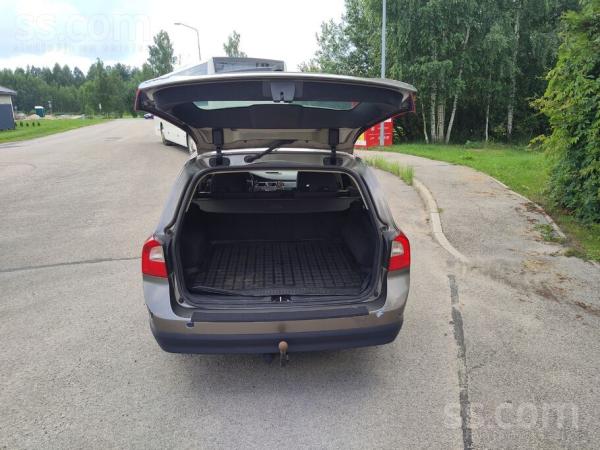 Brown Volvo V70 2008 in Riga, with an engine capacity of 2.40 L and mileage of 352 thousand km for 3850 €, photo 5 on AUTOMOTO.COM.LV