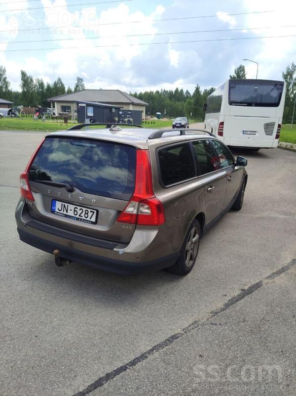 Brown Volvo V70 2008 in Riga, with an engine capacity of 2.40 L and mileage of 352 thousand km for 3850 €, photo 6 on AUTOMOTO.COM.LV