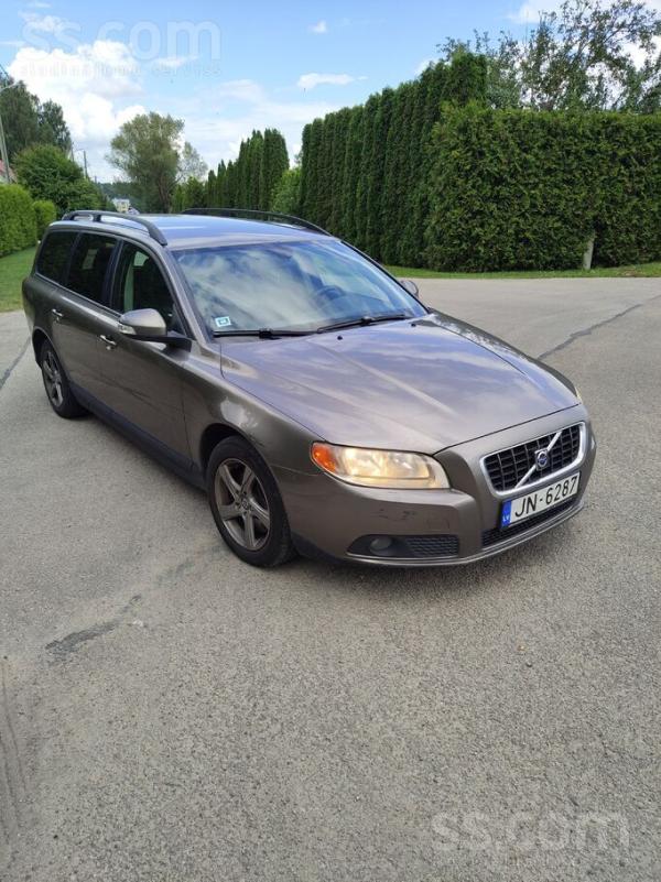 Brown Volvo V70 2008 in Riga, with an engine capacity of 2.40 L and mileage of 352 thousand km for 3850 €, photo 8 on AUTOMOTO.COM.LV