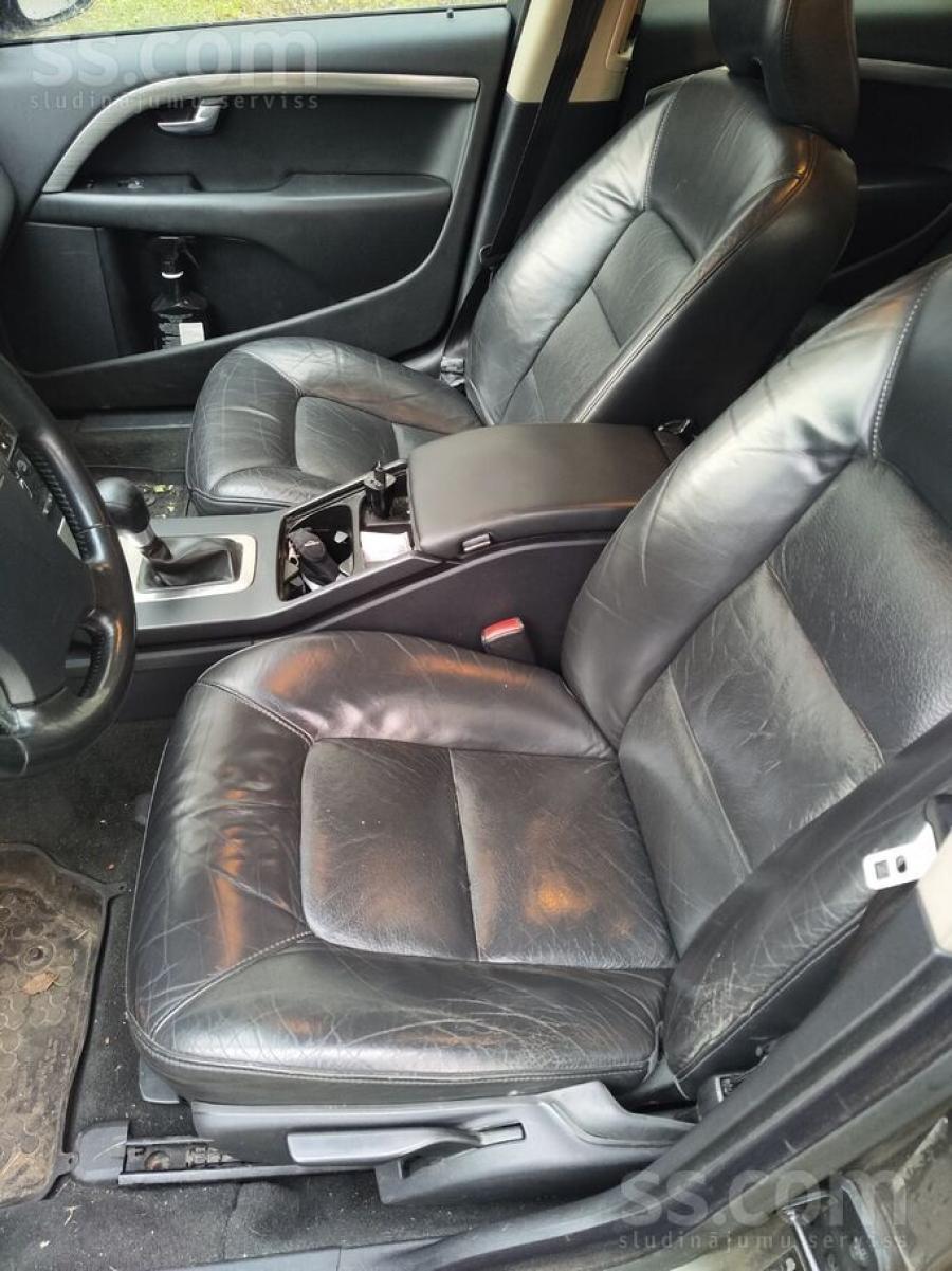 Brown Volvo V70 2008 in Riga, with an engine capacity of 2.40 L and mileage of 352 thousand km for 3850 €, photo 14 on AUTOMOTO.COM.LV