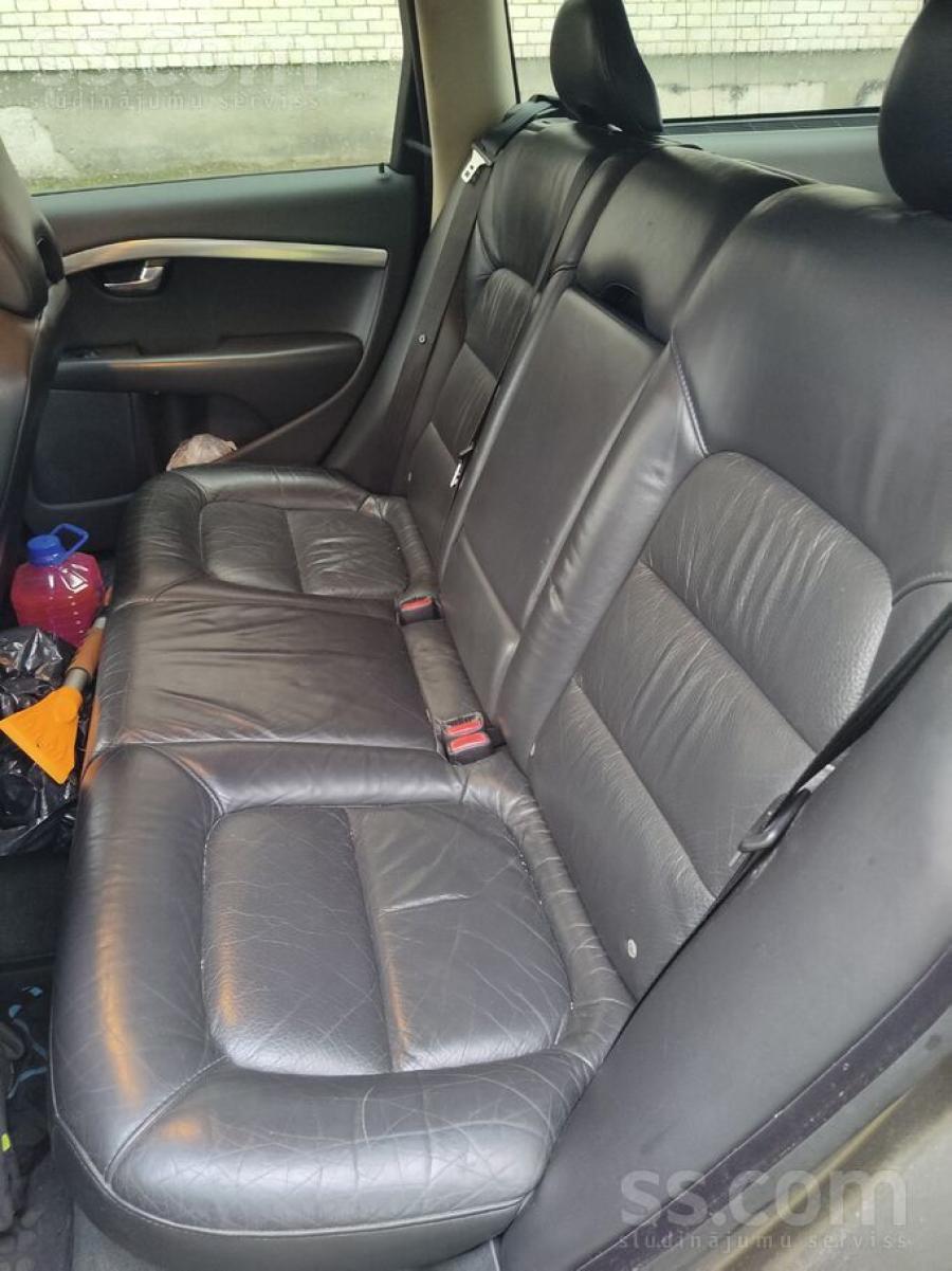 Brown Volvo V70 2008 in Riga, with an engine capacity of 2.40 L and mileage of 352 thousand km for 3850 €, photo 15 on AUTOMOTO.COM.LV