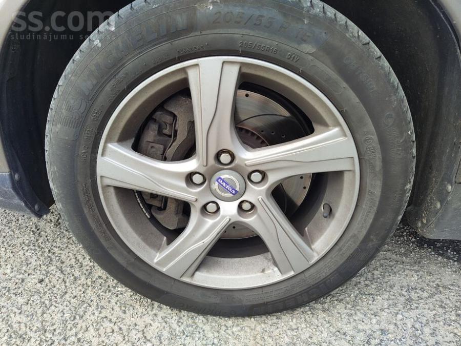 Brown Volvo V70 2008 in Riga, with an engine capacity of 2.40 L and mileage of 352 thousand km for 3850 €, photo 16 on AUTOMOTO.COM.LV