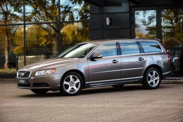 Brown Volvo V70 2008 in Jelgava, with an engine capacity of 2.40 L and mileage of 279 thousand km for 4990 €, photo 2 on AUTOMOTO.COM.LV