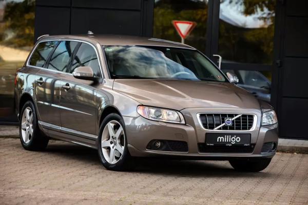 Brown Volvo V70 2008 in Jelgava, with an engine capacity of 2.40 L and mileage of 279 thousand km for 4990 €, photo 4 on AUTOMOTO.COM.LV
