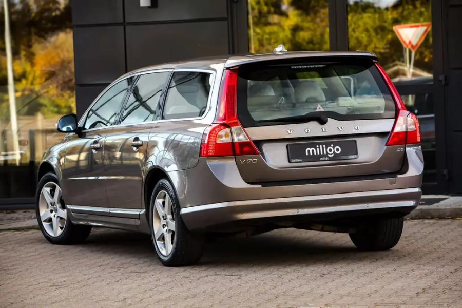 Brūns Volvo V70 2008 Jelgava, ar dzinēja tilpumu 2.40 L un nobraukumu 279 tūkst. km par 4990 €, foto 9 vietnē AUTOMOTO.COM.LV