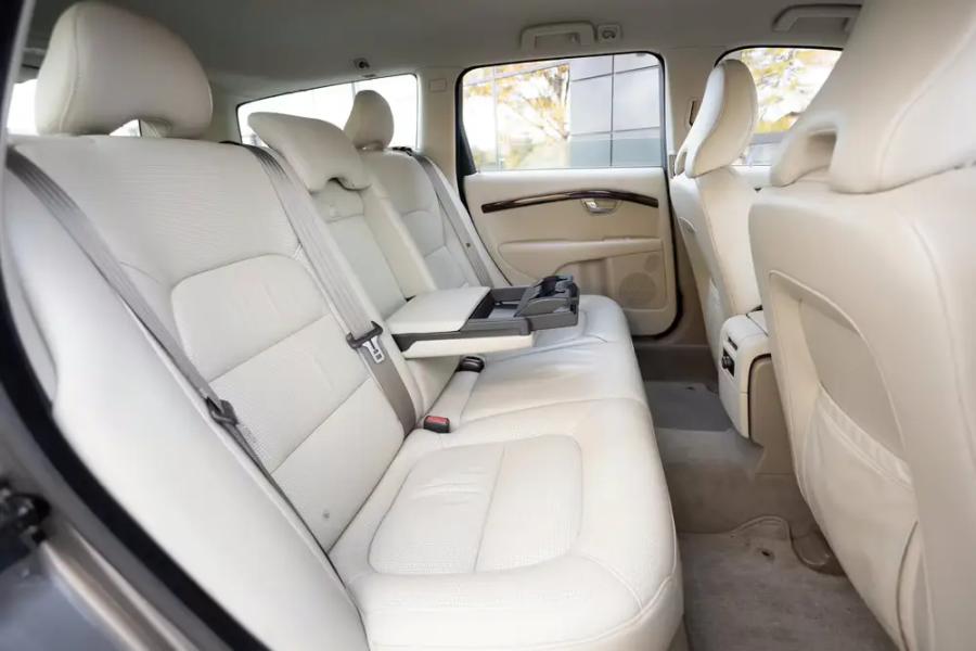 Brūns Volvo V70 2008 Jelgava, ar dzinēja tilpumu 2.40 L un nobraukumu 279 tūkst. km par 4990 €, foto 15 vietnē AUTOMOTO.COM.LV