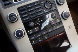 Brūns Volvo V70 2008 Jelgava, ar dzinēja tilpumu 2.40 L un nobraukumu 279 tūkst. km par 4990 €, foto 20 vietnē AUTOMOTO.COM.LV