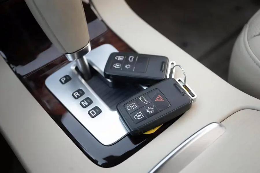 Brūns Volvo V70 2008 Jelgava, ar dzinēja tilpumu 2.40 L un nobraukumu 279 tūkst. km par 4990 €, foto 24 vietnē AUTOMOTO.COM.LV