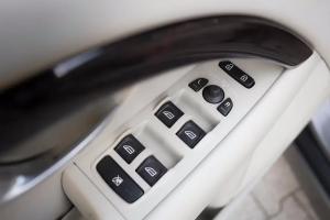 Brūns Volvo V70 2008 Jelgava, ar dzinēja tilpumu 2.40 L un nobraukumu 279 tūkst. km par 4990 €, foto 27 vietnē AUTOMOTO.COM.LV
