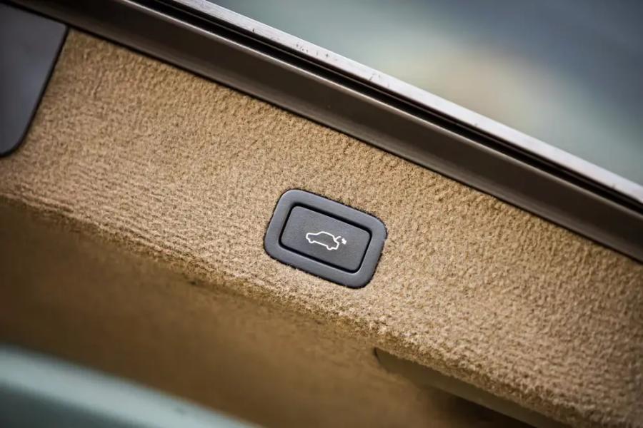 Brūns Volvo V70 2008 Jelgava, ar dzinēja tilpumu 2.40 L un nobraukumu 279 tūkst. km par 4990 €, foto 28 vietnē AUTOMOTO.COM.LV