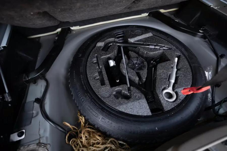 Brūns Volvo V70 2008 Jelgava, ar dzinēja tilpumu 2.40 L un nobraukumu 279 tūkst. km par 4990 €, foto 30 vietnē AUTOMOTO.COM.LV