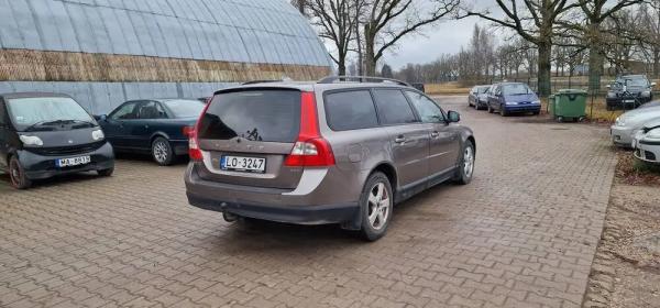Brūns Volvo V70 2008 Valmiera, ar dzinēja tilpumu 2.30 L un nobraukumu 461 tūkst. km par 2450 €, foto 3 vietnē AUTOMOTO.COM.LV