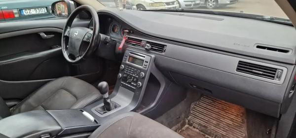 Brūns Volvo V70 2008 Valmiera, ar dzinēja tilpumu 2.30 L un nobraukumu 461 tūkst. km par 2450 €, foto 9 vietnē AUTOMOTO.COM.LV