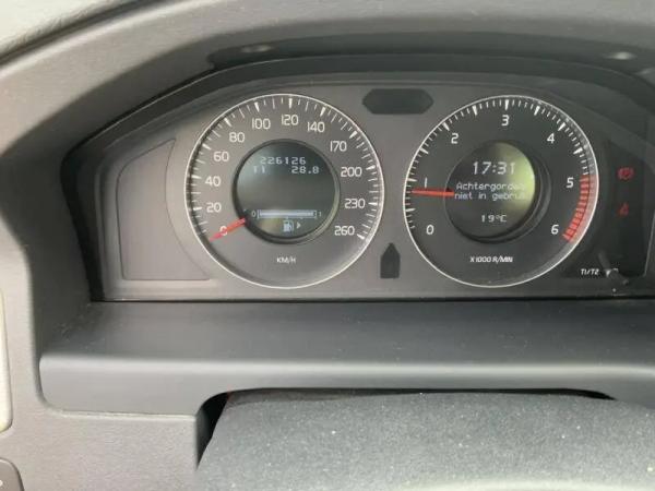 Brūns Volvo V70 2008 Rīga, ar dzinēja tilpumu 2.00 L un nobraukumu 225 tūkst. km par 4995 €, foto 6 vietnē AUTOMOTO.COM.LV