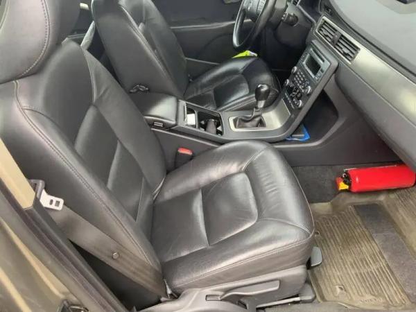 Brūns Volvo V70 2008 Rīga, ar dzinēja tilpumu 2.00 L un nobraukumu 225 tūkst. km par 4995 €, foto 8 vietnē AUTOMOTO.COM.LV