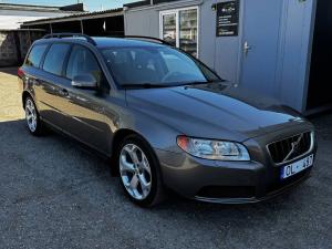 Brūns Volvo V70 2008 Daugavpils, ar dzinēja tilpumu 2.40 L un nobraukumu 324 tūkst. km par 4250 €, foto  vietnē AUTOMOTO.COM.LV