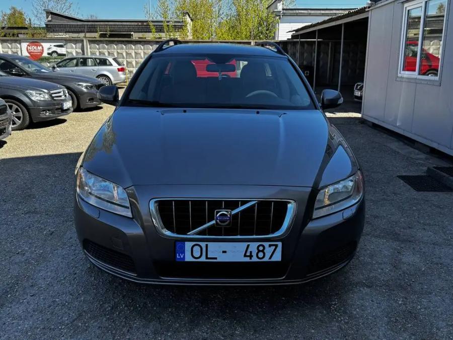 Brūns Volvo V70 2008 Daugavpils, ar dzinēja tilpumu 2.40 L un nobraukumu 324 tūkst. km par 4250 €, foto 3 vietnē AUTOMOTO.COM.LV
