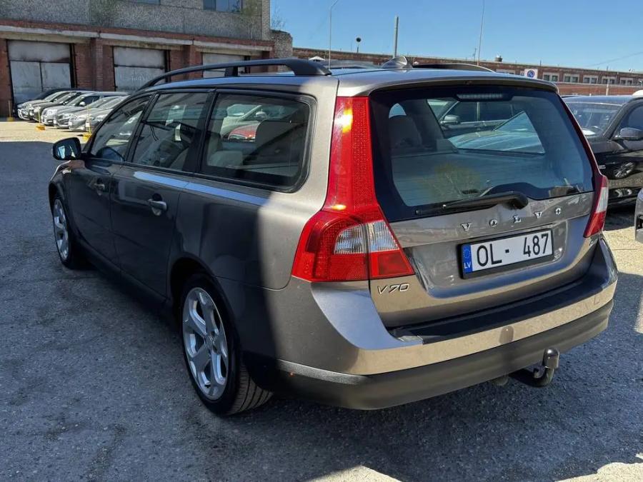 Brūns Volvo V70 2008 Daugavpils, ar dzinēja tilpumu 2.40 L un nobraukumu 324 tūkst. km par 4250 €, foto 5 vietnē AUTOMOTO.COM.LV