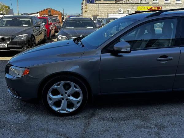 Brūns Volvo V70 2008 Daugavpils, ar dzinēja tilpumu 2.40 L un nobraukumu 324 tūkst. km par 4250 €, foto 7 vietnē AUTOMOTO.COM.LV