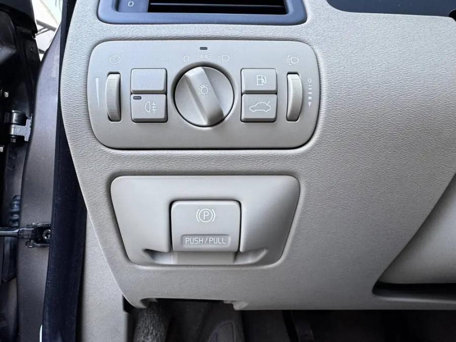 Brūns Volvo V70 2008 Daugavpils, ar dzinēja tilpumu 2.40 L un nobraukumu 324 tūkst. km par 4250 €, foto 20 vietnē AUTOMOTO.COM.LV