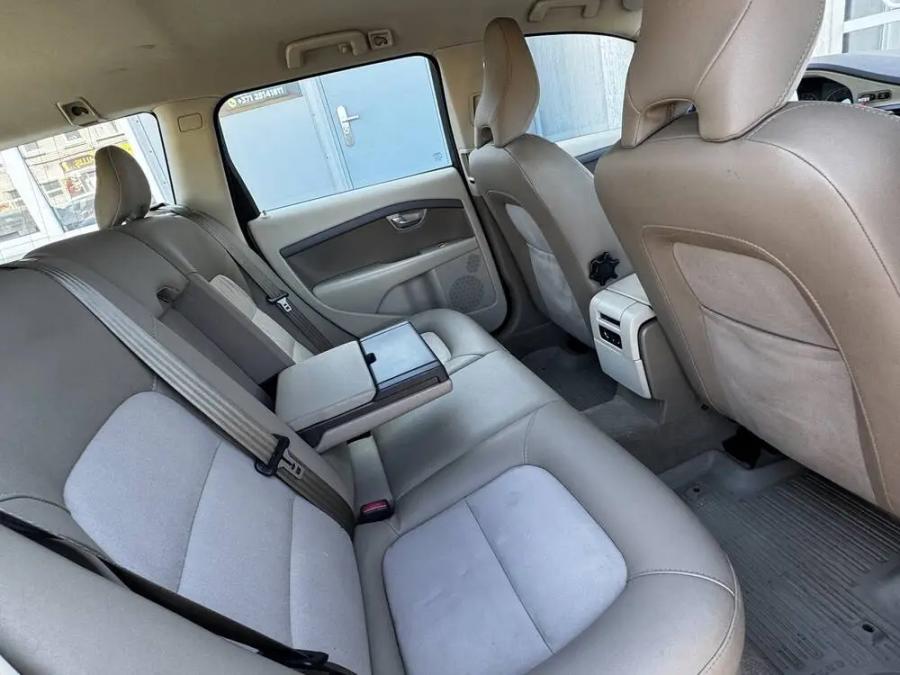 Brūns Volvo V70 2008 Daugavpils, ar dzinēja tilpumu 2.40 L un nobraukumu 324 tūkst. km par 4250 €, foto 25 vietnē AUTOMOTO.COM.LV