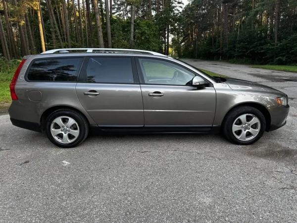 Brūns Volvo V70 2008 Jūrmala, ar dzinēja tilpumu 2.40 L un nobraukumu 392 tūkst. km par 2999 €, foto 8 vietnē AUTOMOTO.COM.LV