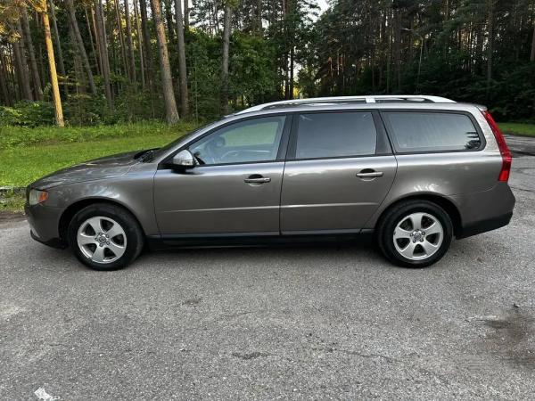 Brūns Volvo V70 2008 Jūrmala, ar dzinēja tilpumu 2.40 L un nobraukumu 392 tūkst. km par 2999 €, foto 9 vietnē AUTOMOTO.COM.LV