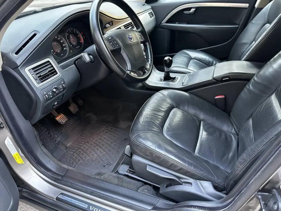 Коричневый Вольво В70 2008 в Юрмала, объемом двигателя 2.40 л и пробегом 392 тыс. км за 2999 €, фото 18 на AUTOMOTO.COM.LV
