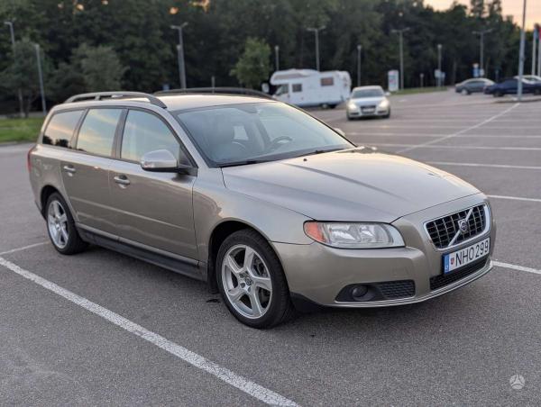 Brown Volvo V70 2008 in Klaipeda, with an engine capacity of 2.52 L and mileage of 256 thousand km for 3350 €, photo 4 on AUTOMOTO.COM.LV