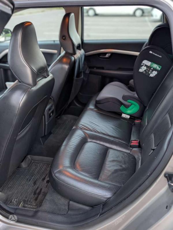 Brown Volvo V70 2008 in Klaipeda, with an engine capacity of 2.52 L and mileage of 256 thousand km for 3350 €, photo 9 on AUTOMOTO.COM.LV