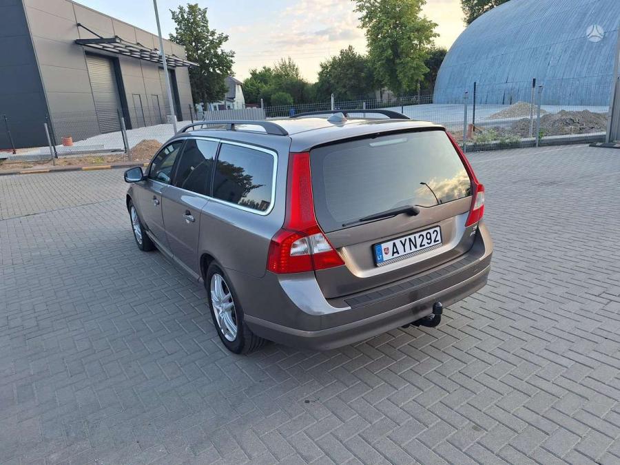 Brūns Volvo V70 2008 Vilkaviškis, ar dzinēja tilpumu 2.40 L un nobraukumu 460 tūkst. km par 4300 €, foto 4 vietnē AUTOMOTO.COM.LV