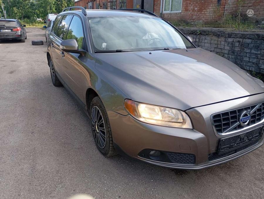 Brūns Volvo V70 2008 Ukmergė, ar dzinēja tilpumu 2.00 L un nobraukumu 340 tūkst. km par 1450 €, foto 1 vietnē AUTOMOTO.COM.LV