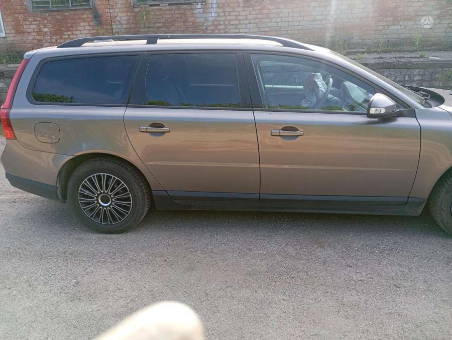 Brūns Volvo V70 2008 Ukmergė, ar dzinēja tilpumu 2.00 L un nobraukumu 340 tūkst. km par 1450 €, foto 3 vietnē AUTOMOTO.COM.LV