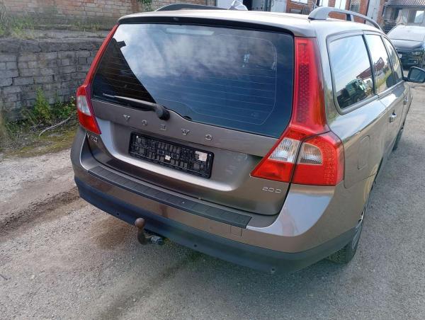 Brūns Volvo V70 2008 Ukmergė, ar dzinēja tilpumu 2.00 L un nobraukumu 340 tūkst. km par 1450 €, foto 3 vietnē AUTOMOTO.COM.LV