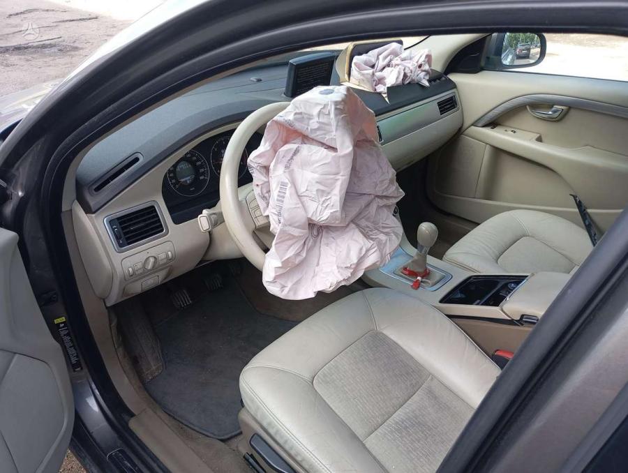 Brūns Volvo V70 2008 Ukmergė, ar dzinēja tilpumu 2.00 L un nobraukumu 340 tūkst. km par 1450 €, foto 6 vietnē AUTOMOTO.COM.LV