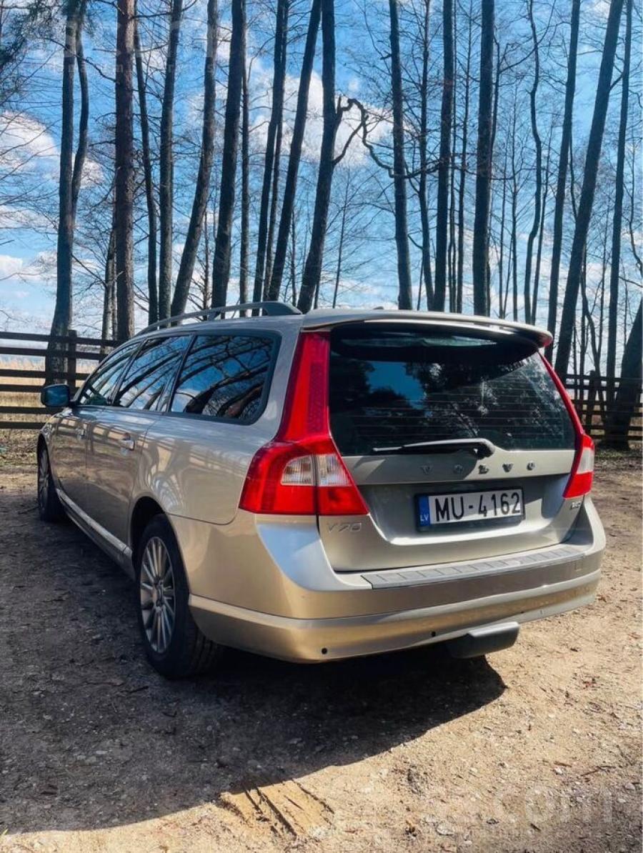 Brown Volvo V70 2008 in Daugavpils, with an engine capacity of 2.40 L and mileage of 396 thousand km for 4499 €, photo 1 on AUTOMOTO.COM.LV