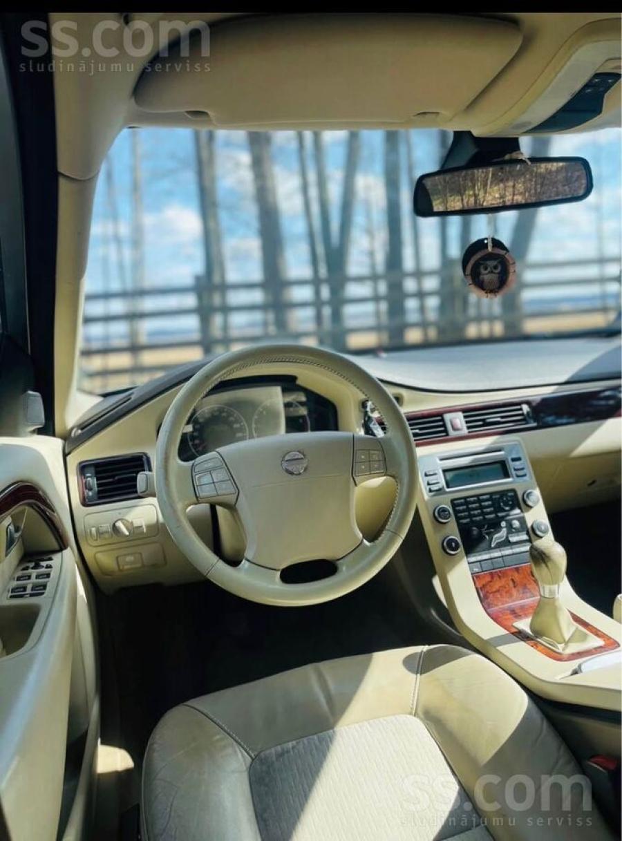 Brown Volvo V70 2008 in Daugavpils, with an engine capacity of 2.40 L and mileage of 396 thousand km for 4499 €, photo 7 on AUTOMOTO.COM.LV