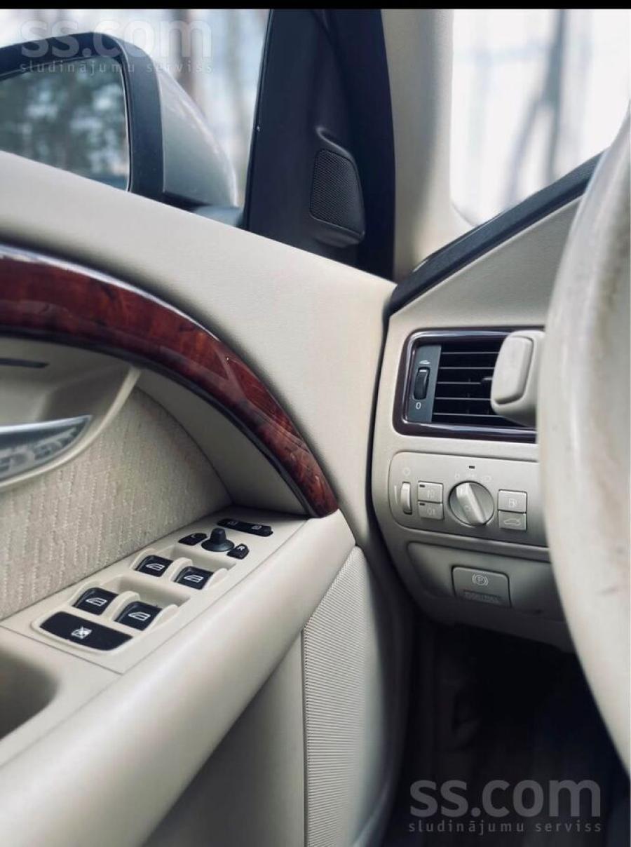 Brown Volvo V70 2008 in Daugavpils, with an engine capacity of 2.40 L and mileage of 396 thousand km for 4499 €, photo 9 on AUTOMOTO.COM.LV