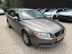 Brūns Volvo V70 2008 Jūrmala, ar dzinēja tilpumu 2.40 L un nobraukumu 327 tūkst. km par 4990 €, foto  vietnē AUTOMOTO.COM.LV