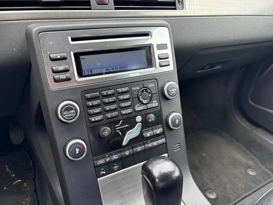 Brūns Volvo V70 2008 Jūrmala, ar dzinēja tilpumu 2.40 L un nobraukumu 327 tūkst. km par 4990 €, foto 7 vietnē AUTOMOTO.COM.LV