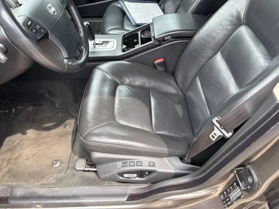 Brūns Volvo V70 2008 Jūrmala, ar dzinēja tilpumu 2.40 L un nobraukumu 327 tūkst. km par 4990 €, foto 12 vietnē AUTOMOTO.COM.LV