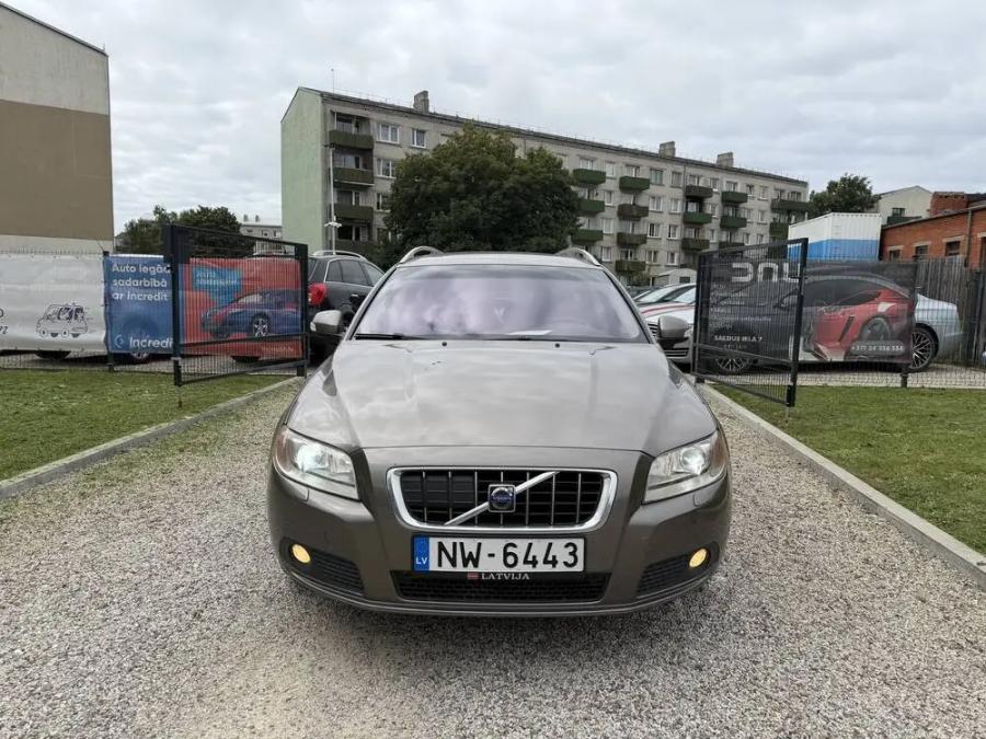 Brūns Volvo V70 2008 Ventspils, ar dzinēja tilpumu 2.40 L un nobraukumu 355 tūkst. km par 3990 €, foto 3 vietnē AUTOMOTO.COM.LV